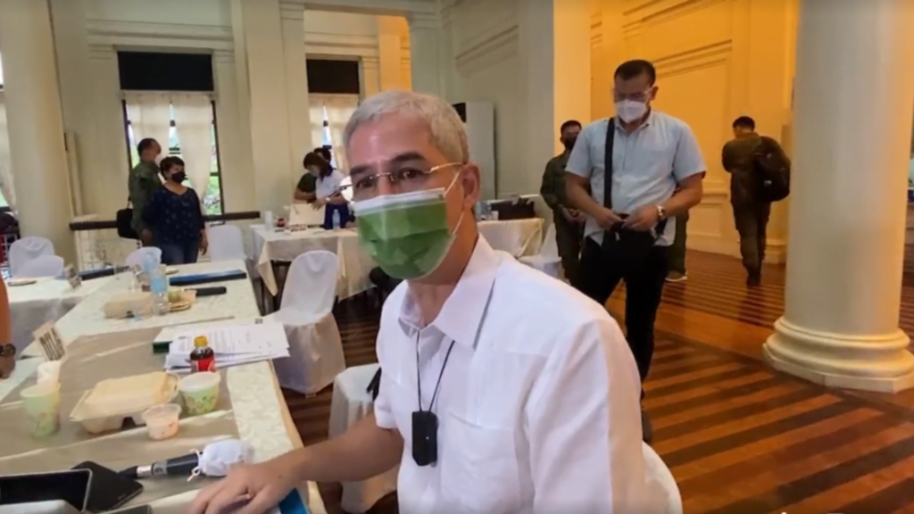 Lacson strongly encouraging Capitol employees to get jabs - Digicast Negros