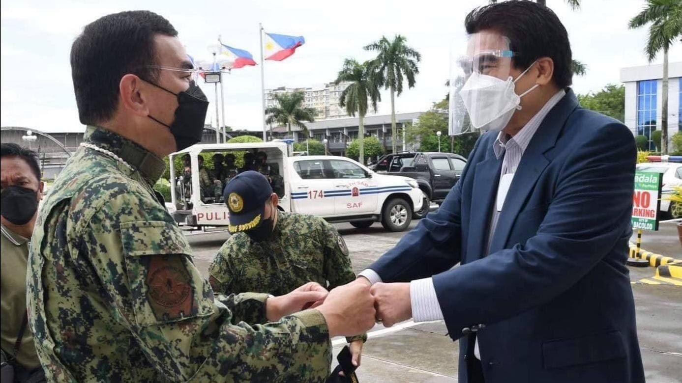 pnp chief with mayor – Digicast Negros