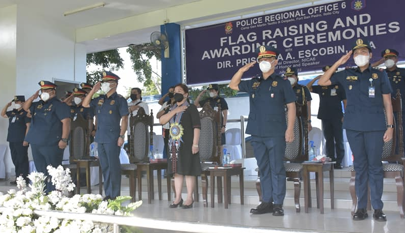 Bacolod PNP personnel get awards, commendations - Digicast Negros