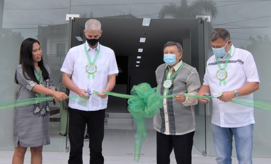 Governor thanks Gustilo for expansion of hospital - Digicast Negros