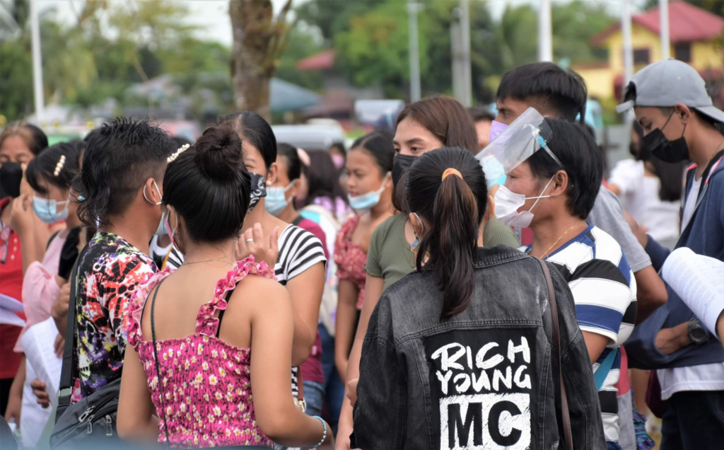 Wearing of face masks outdoors now optional in Neg. Occ. – guv ...