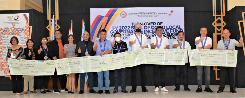 7 Neg. Occ. LGUs receive P49M SGLG incentive fund - Digicast Negros