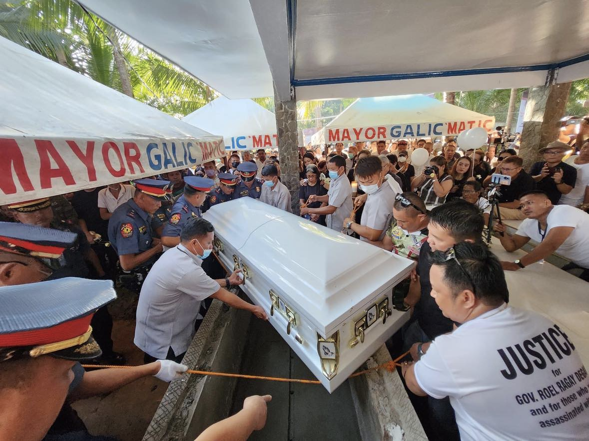 Thousands in NegOr cry for justice, end to violence at Degamo funeral ...