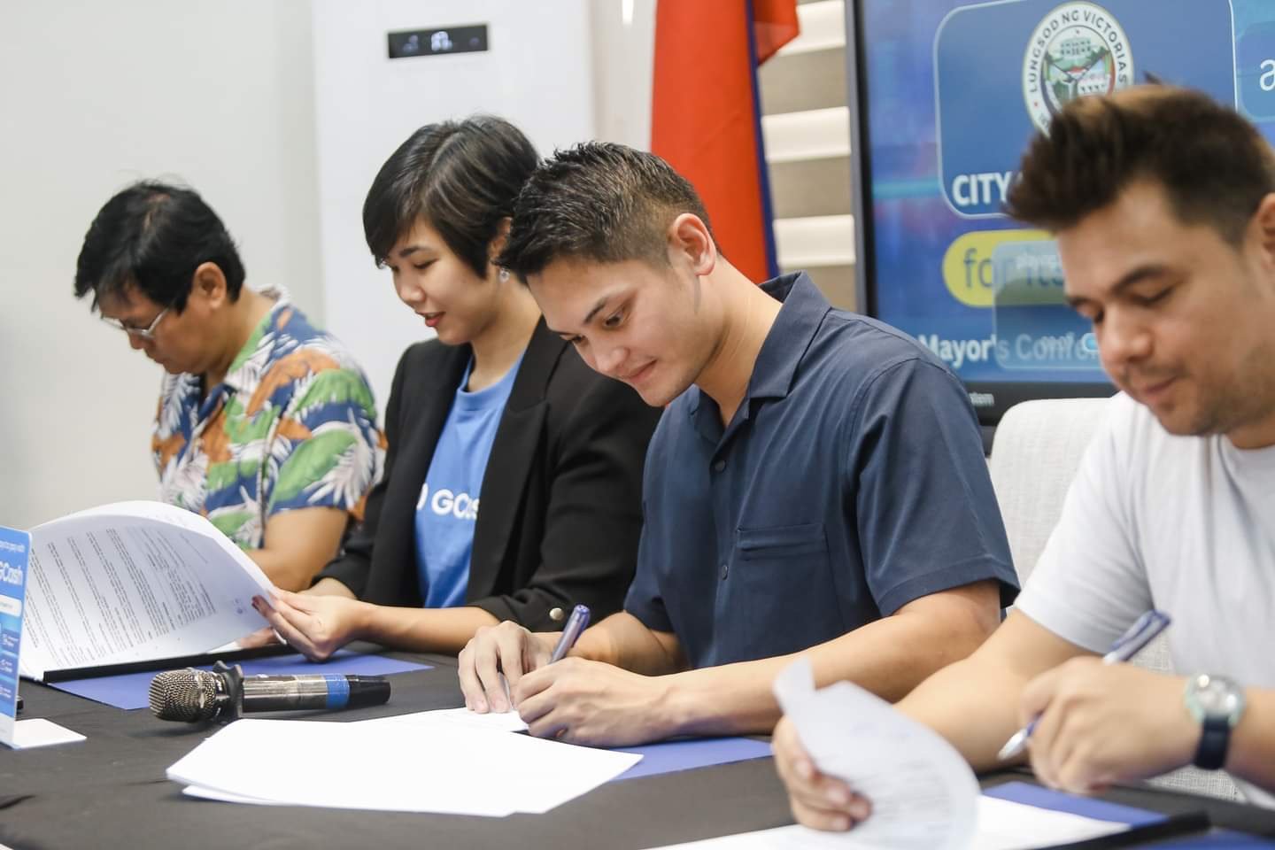 Victorias goes cashless, partners with GCash - Digicast Negros