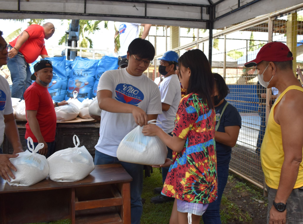 VMC conducts medical mission, distributes food assistance - Digicast Negros