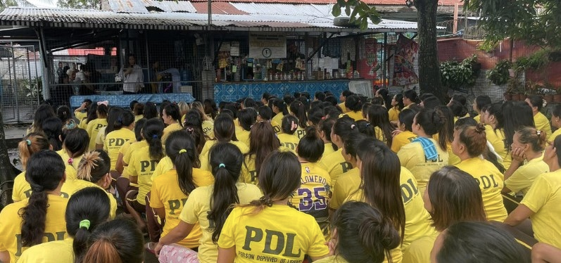 Kuh brings ray of hope at district jail for women - Digicast Negros