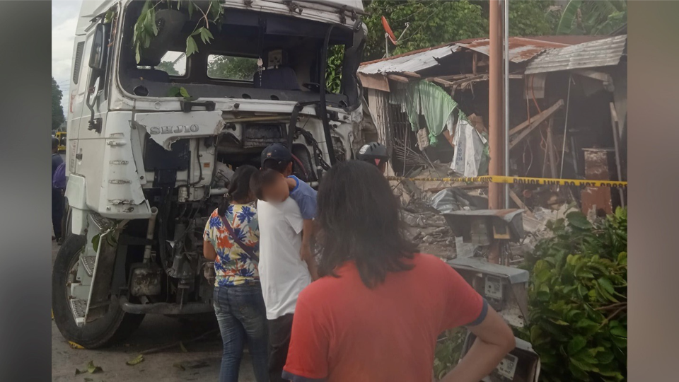 4 patay sang gin-arado sang tanker ang pila ka mga salakyan, motor kag ... 4 patay sang gin-arado sang tanker ang pila ka mga salakyan, motor kag ...