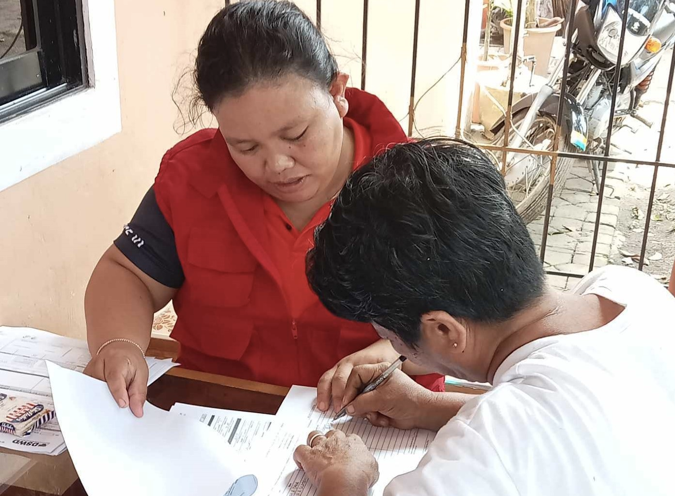 DSWD provides assistance to slain caregiver’s family - Digicast Negros