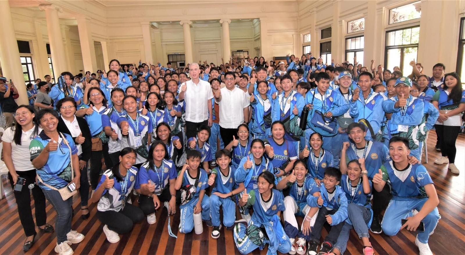 Provincial gov’t gives P1.5M to Negrense WVRAA winners - Digicast Negros
