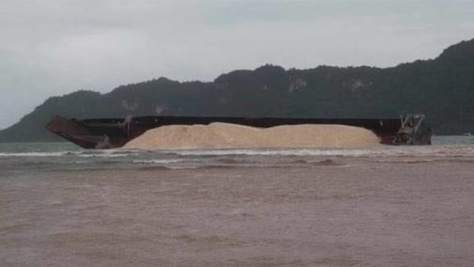 New barge arriving to aid limestone spill vessels - Digicast Negros