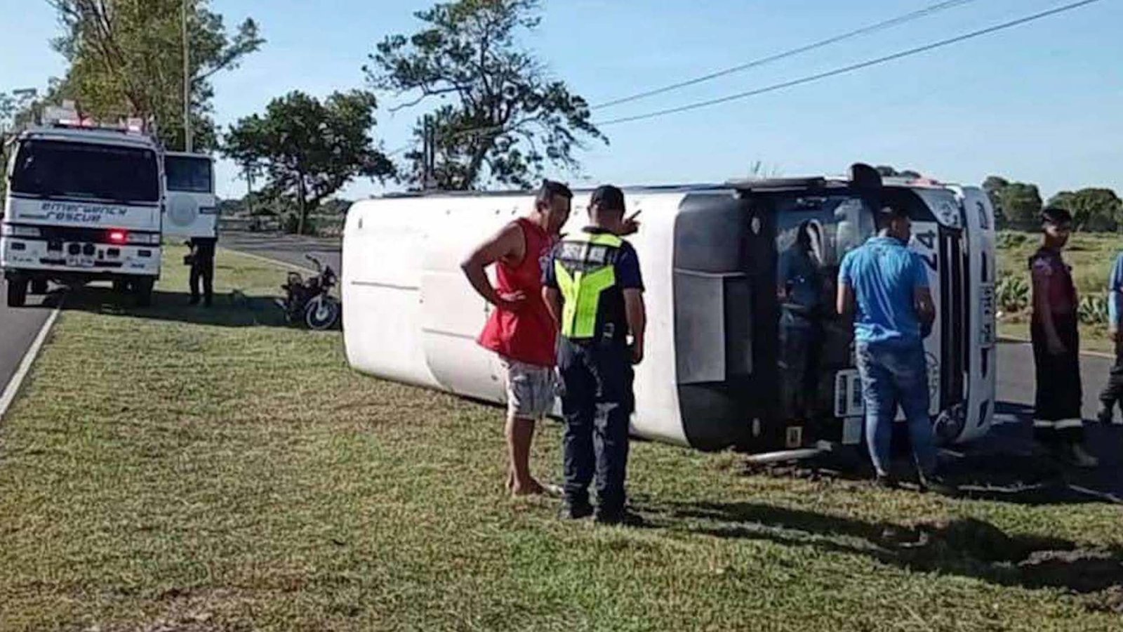 Modern jeepney natumba matapos maglupok ang goma - Digicast Negros